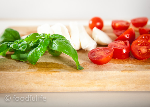 Caprese Flatbread Wraps (piadine alla caprese) | Foodfulife